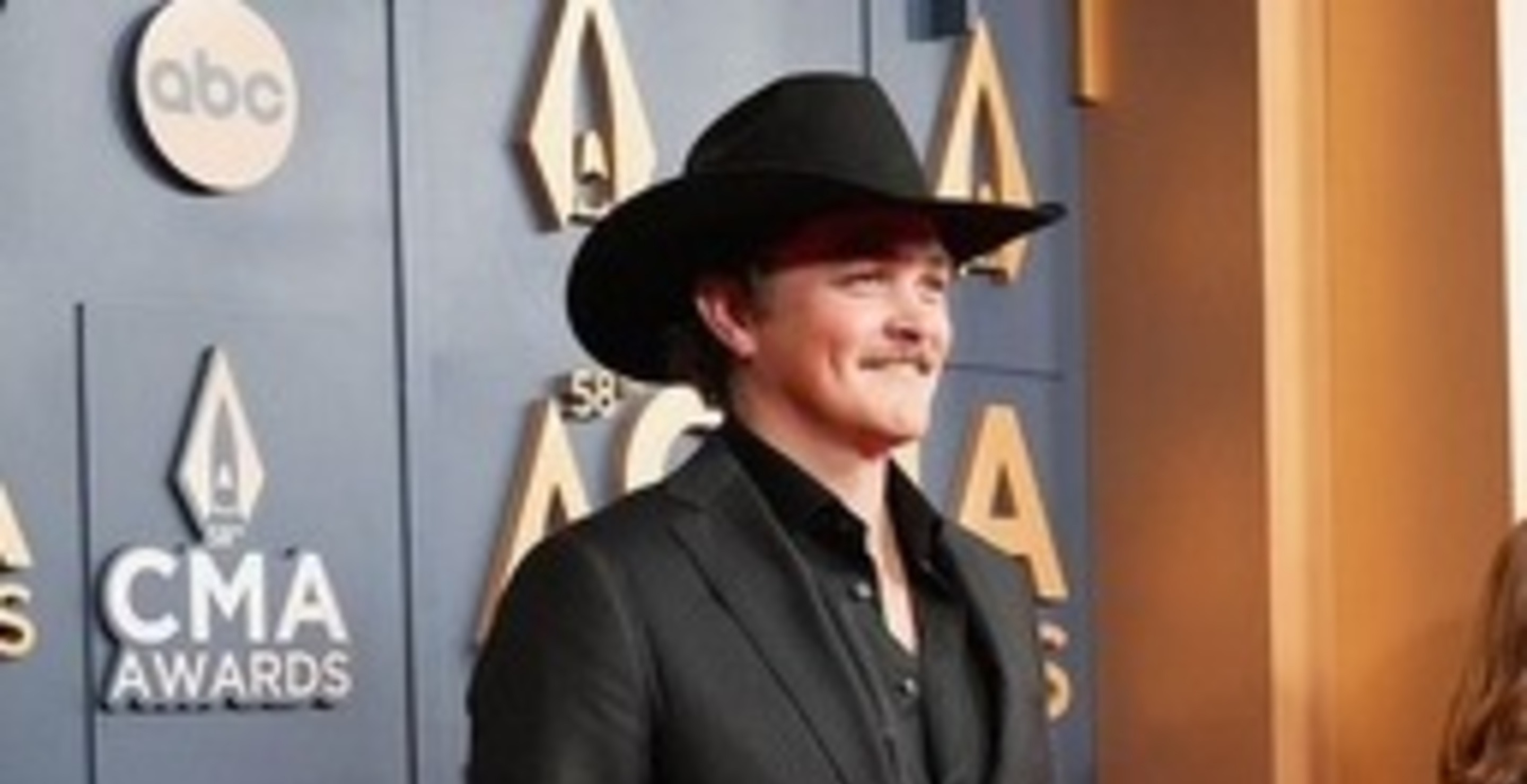Zach Top Reveals That He Wrote A Song Inspired By Jimmy Buffett - Wide ...