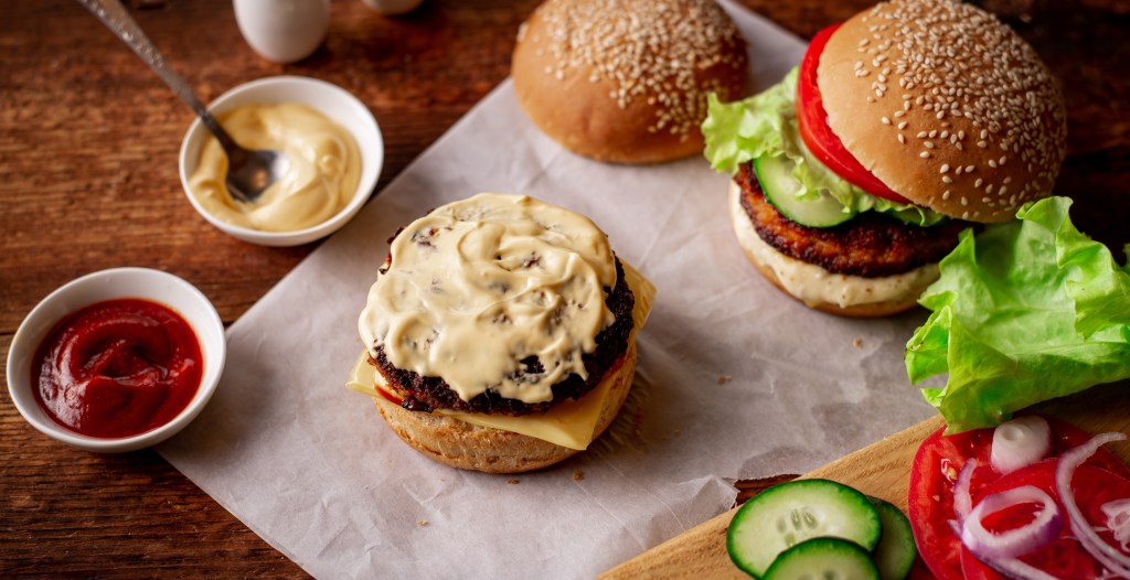 5 Mouthwatering Burger Sauces That Will Blow Your Tastebuds - Wide Open ...