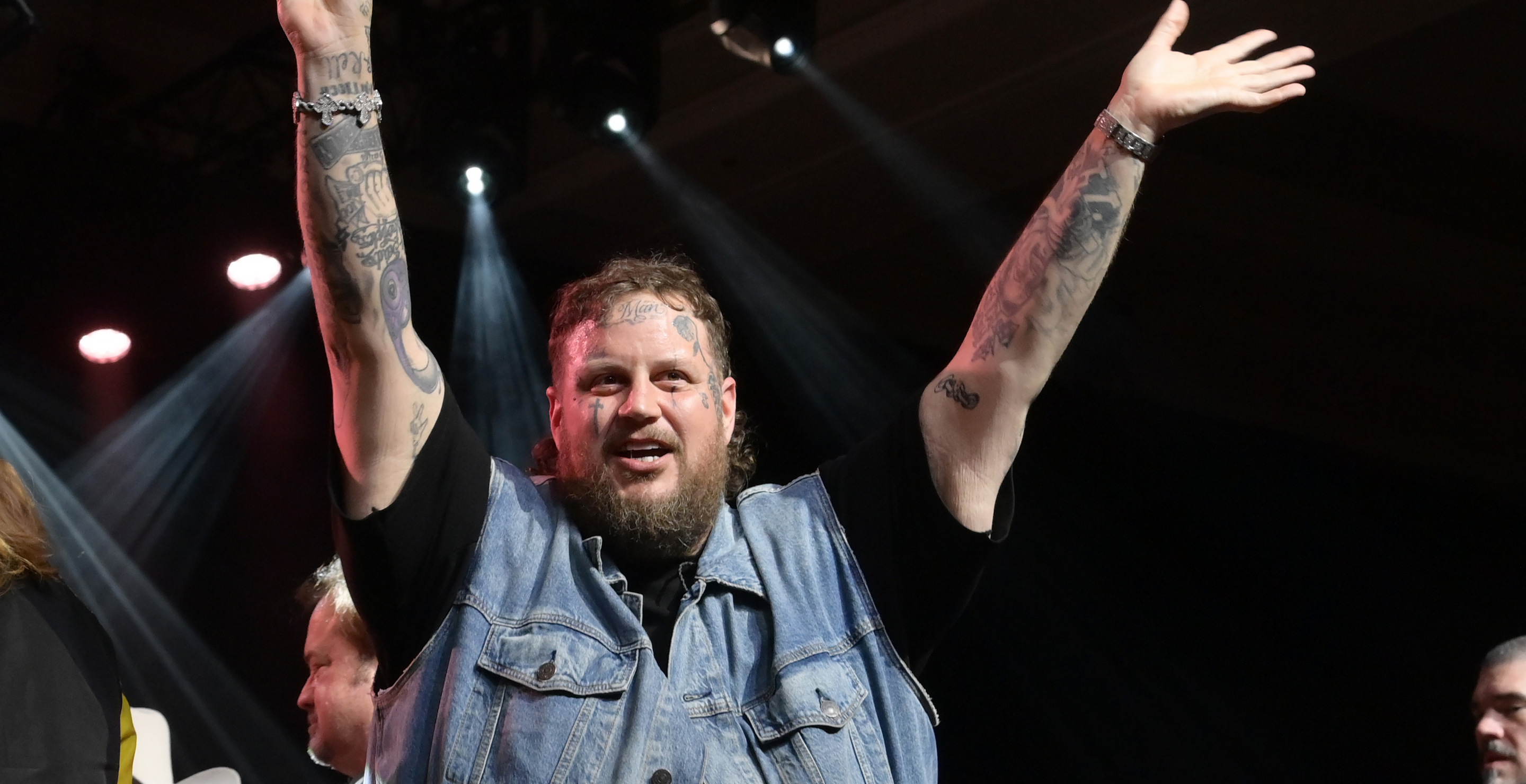 Jelly Roll Simply Can't Sit Still In Plane In Hilarious Video: Watch ...