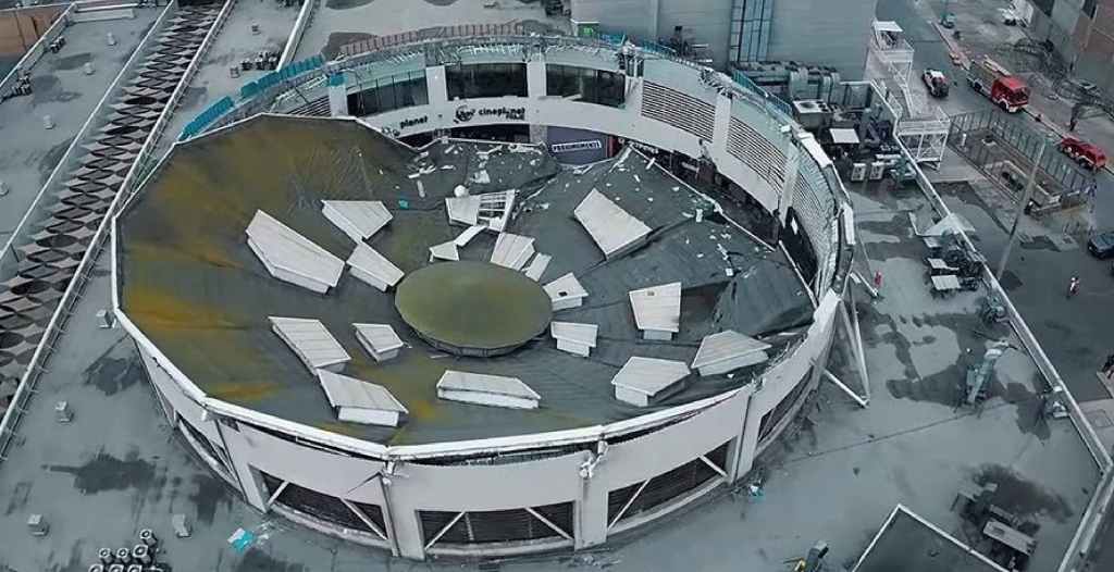 Shopping Mall Roof Collapses, Kills 6 And Injures 78 - Wide Open Country