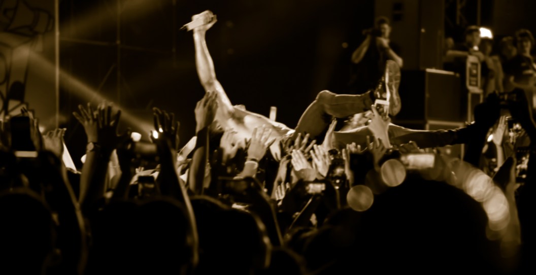 '90s Rock Star Reveals One Gnarly Side Effect Of Crowd Surfing - Wide ...