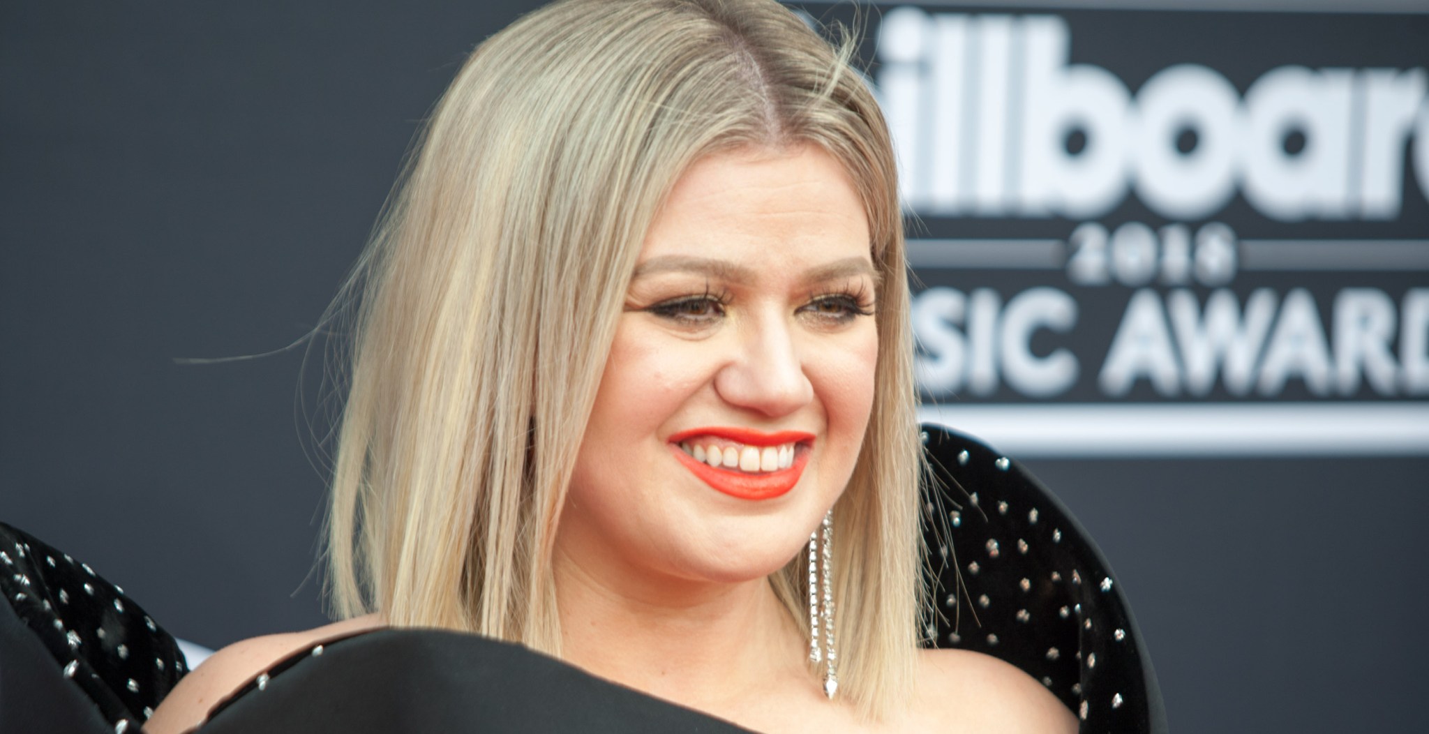 Fans Are Concerned About Kelly Clarkson After Absence From Show - Wide ...