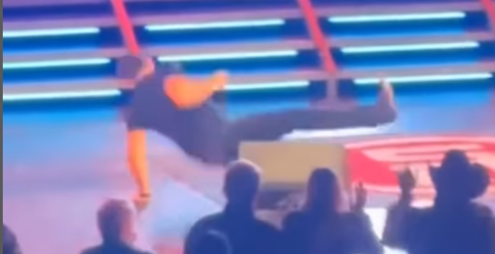 Scotty McCreery Takes A Fall On Stage, Band Doesn't Care - Wide Open ...