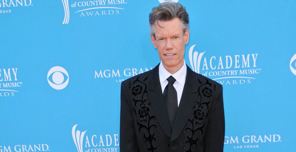 Tim McGraw and Randy Travis Perform Surprise Duet: ”A Moment We’ll ...