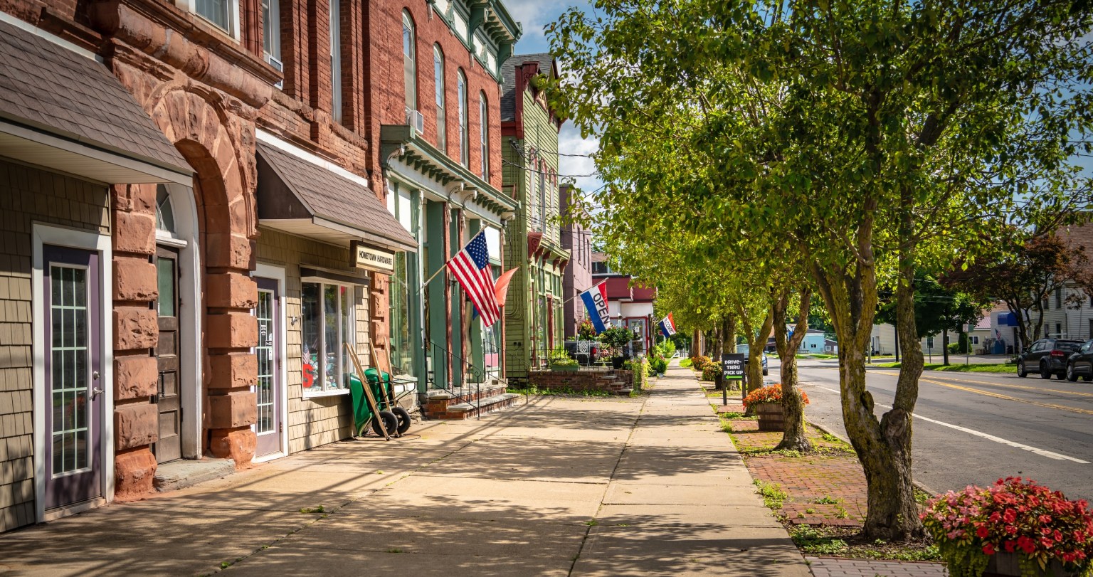 Is This The Best Small Town In The South? Let's Examine - Wide Open Country