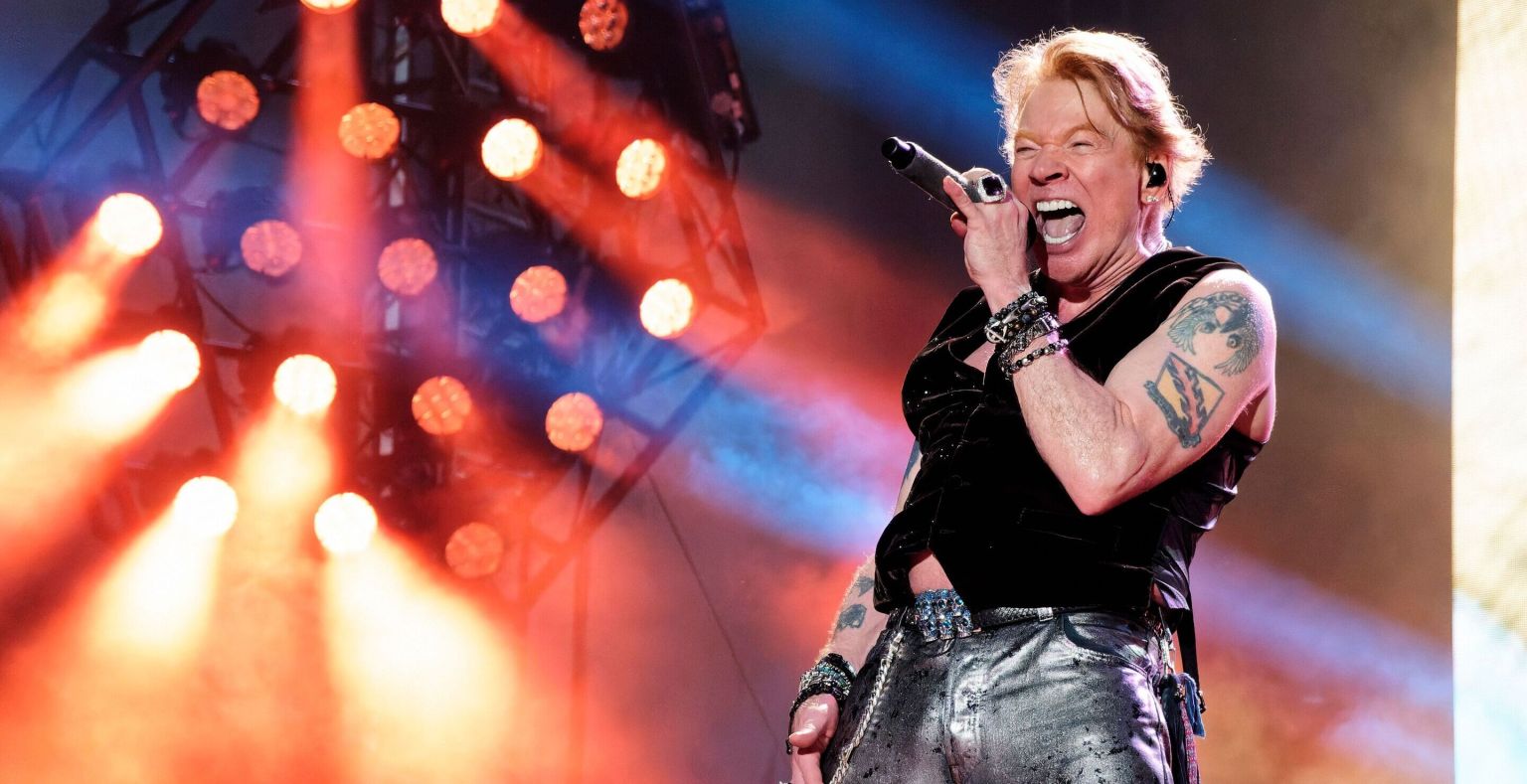Guns N' Roses Singer Axl Rose Sure Does Fall A Lot On Stage - Wide Open ...