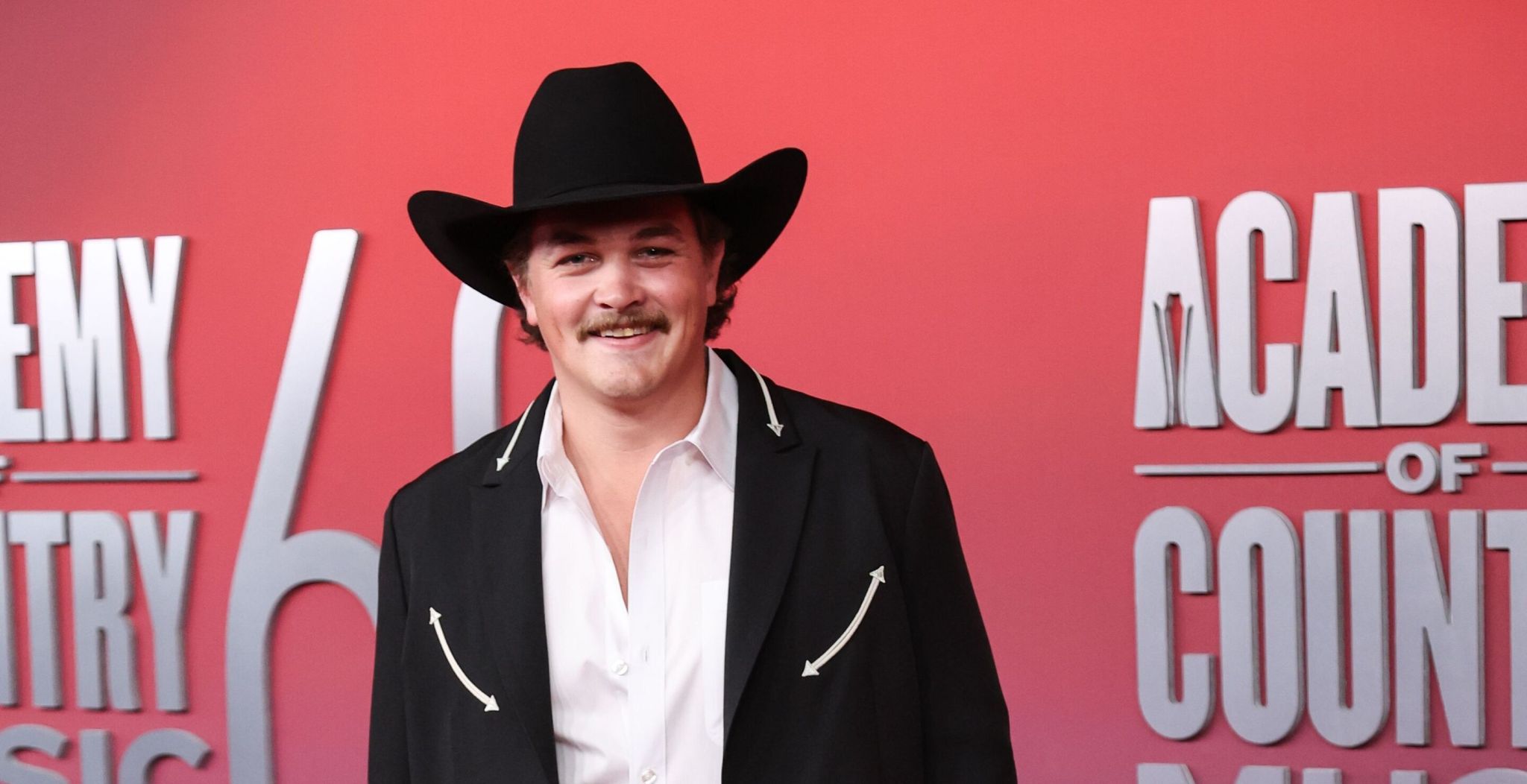Zach Top Cannot Stand Still In Hilarious Old Karaoke Video That's ...