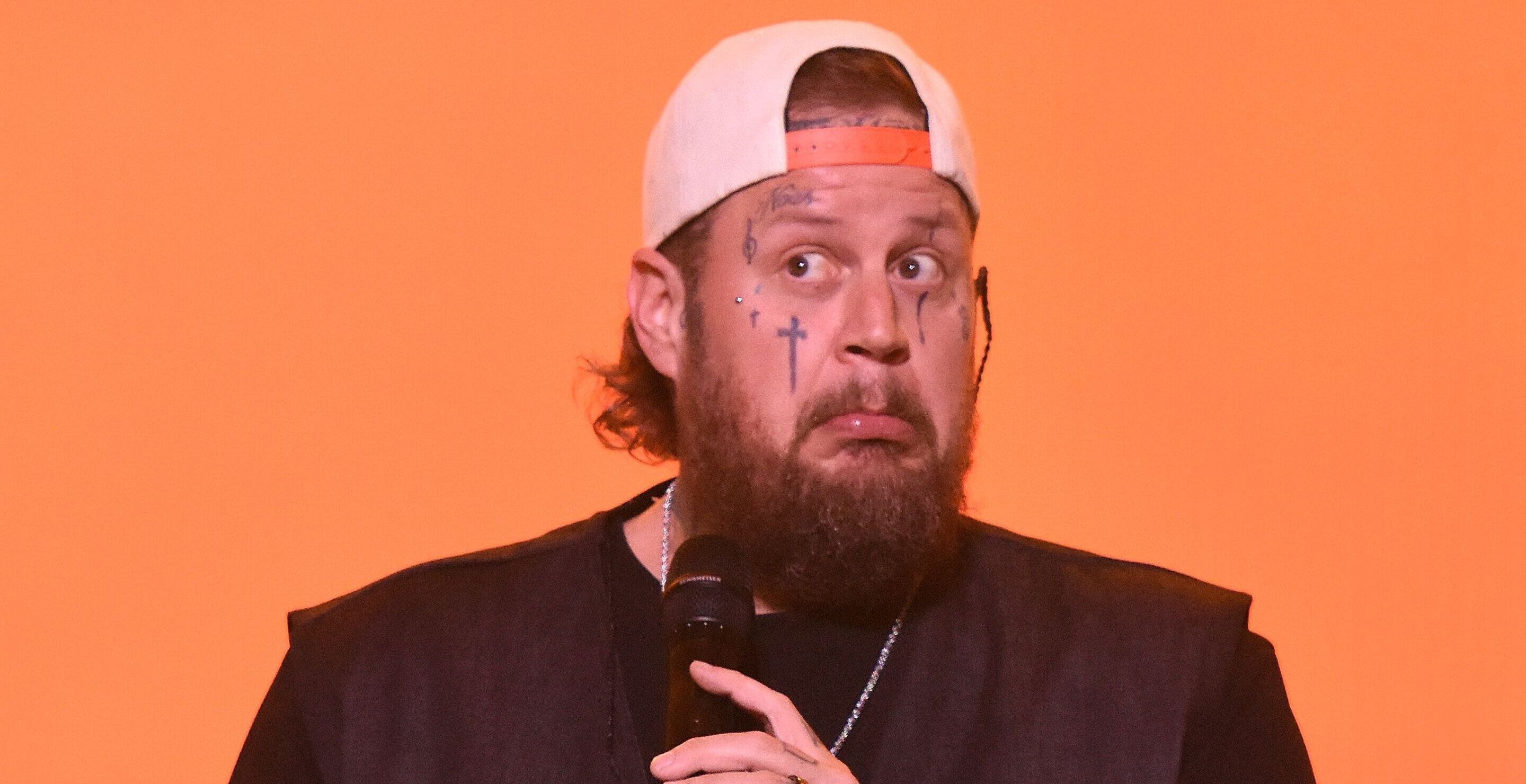 Sitcom Star Proves He's Jelly Roll's Secret Twin With Surprise On Stage ...