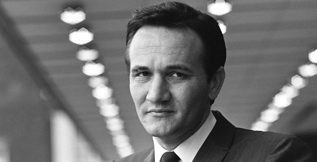The Hit Roger Miller Song That He Wrote as a "Last Resort" Before ...