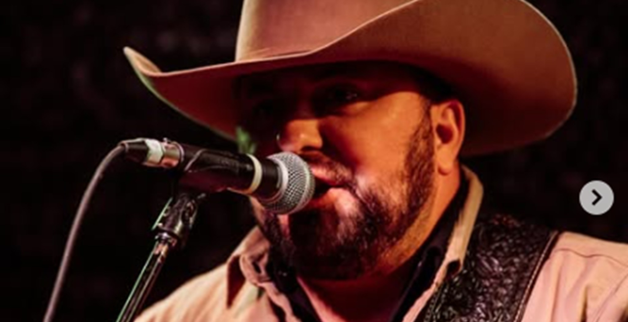 Country Star Tyler Farr Asks For Prayers As Daughter Battles Pneumonia