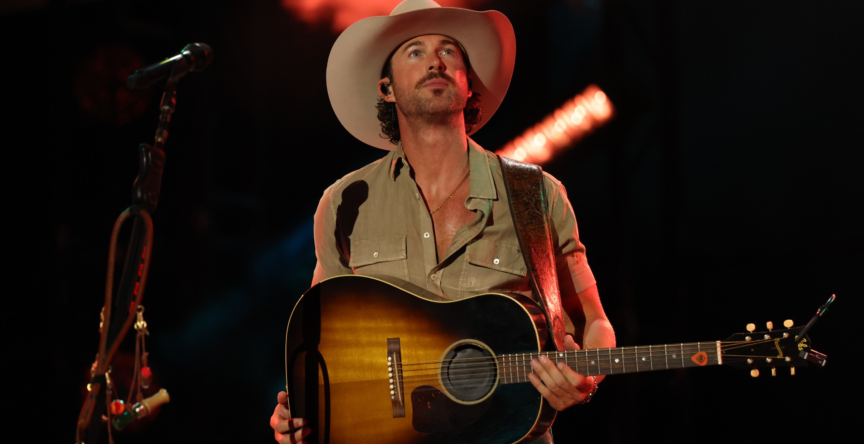 Riley Green Reveals His Go-to Pickup Line—Inspired by His Dad - Wide ...