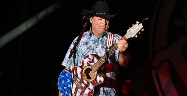 Country Music Legend Announces Final Show Of His Career - Wide Open Country