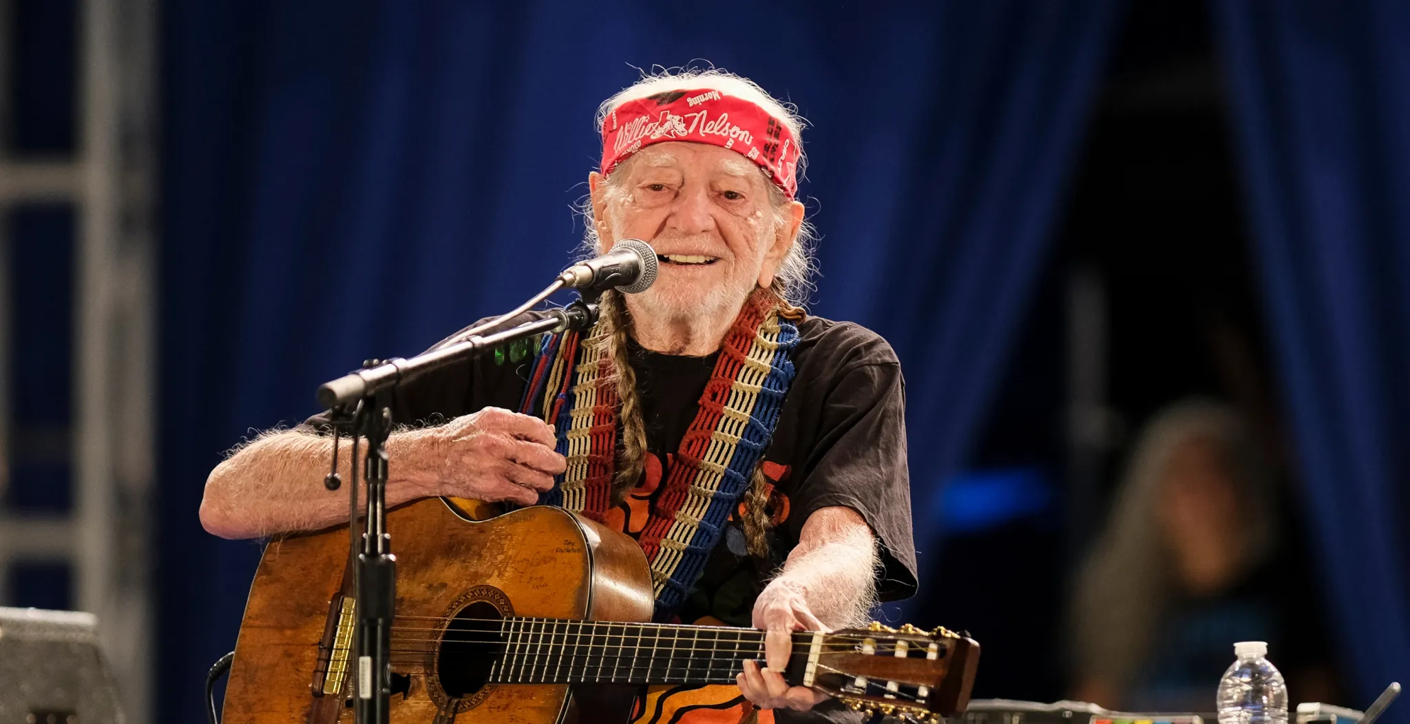 Willie Nelson Reveals the Secret That’s “Keeping Him Alive” at 92 ...
