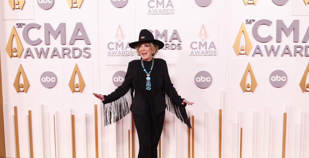 4 Iconic Jeannie Seely Moments in Country Music and Fashion - Wide Open ...