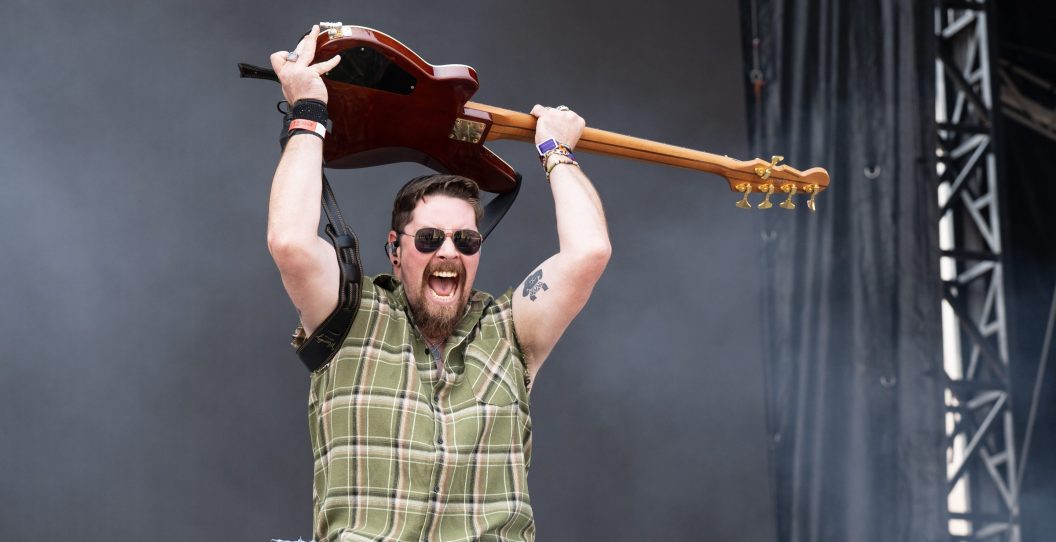 Country Band Issues Warning to Fans to Quit Throwing Stuff at Them On ...