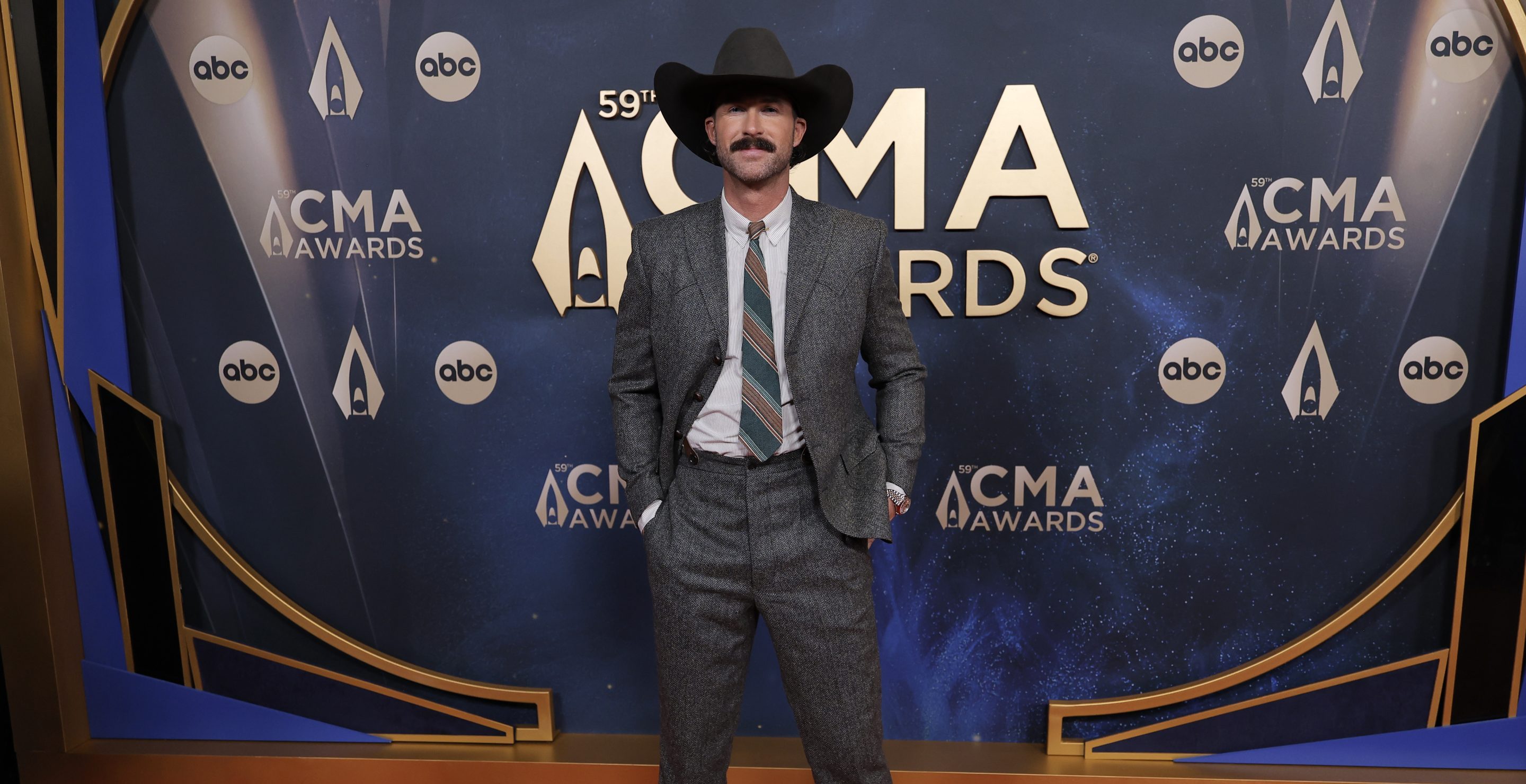 Sorry, Ladies! Riley Green Brought a Date to the CMA Awards: Meet the ...
