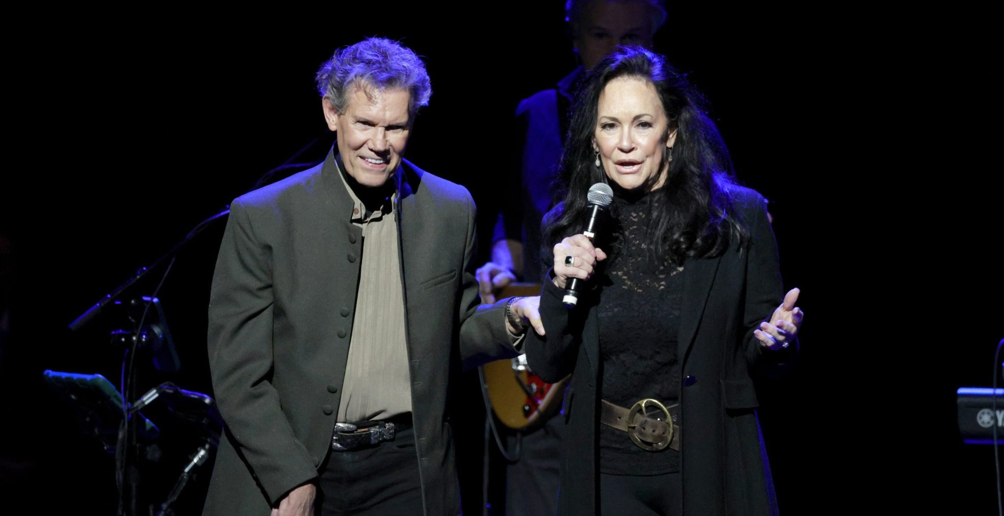 Watch How Randy Travis Reacted to His Custom-Made Christmas Present ...