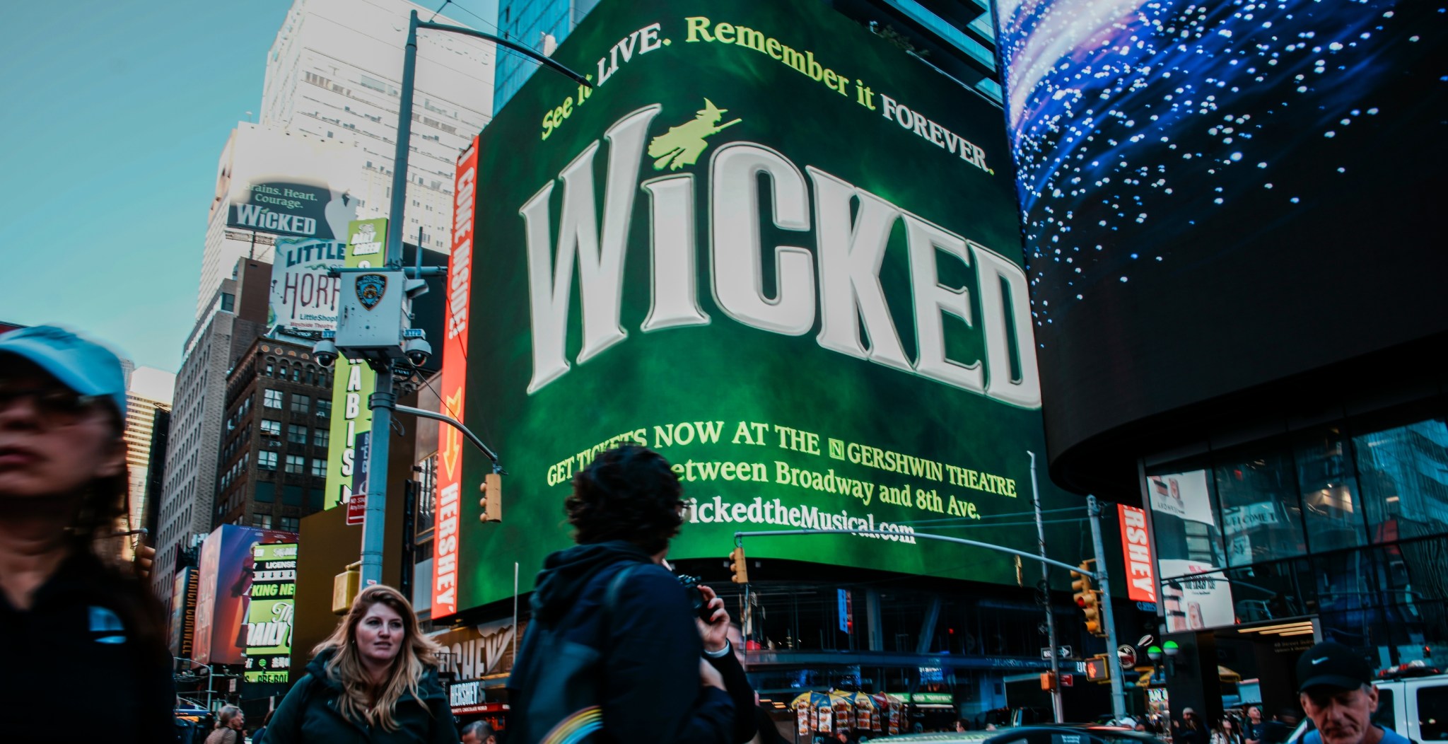 ‘Wicked’ and ‘Little Mermaid’ Star Dead at 42: “Our Hearts Are Broken ...