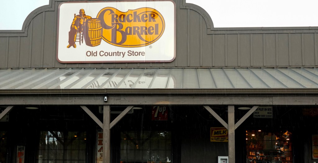 The Strict Rules Cracker Barrel Reportedly Has for Its Employees - Wide ...