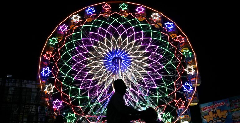 Terrifying Moment a Ferris Wheel Collapses, Injuring Dozens - Wide Open ...