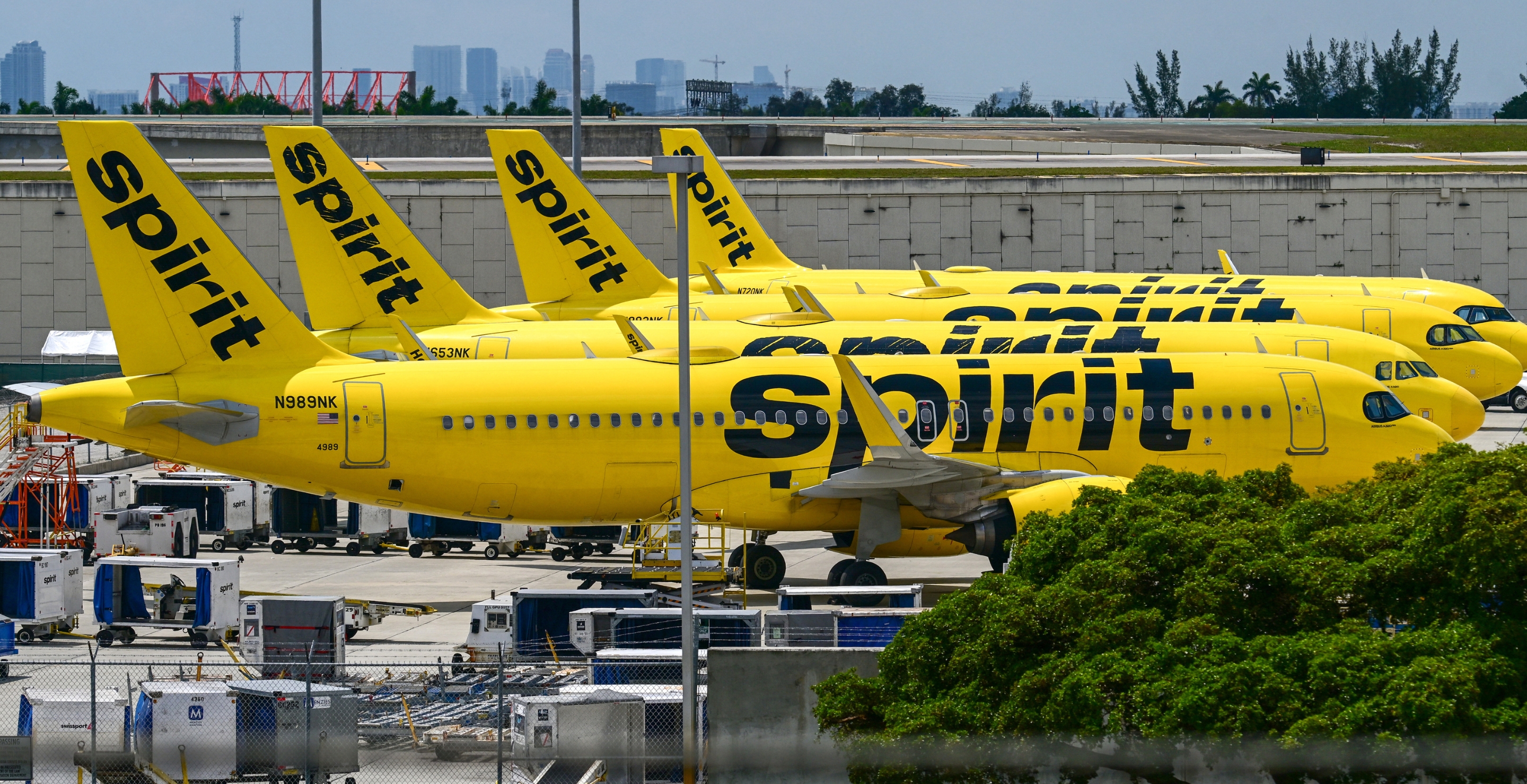 People Are Looking To Buy Out Spirit Airlines and Make It Public - Wide ...