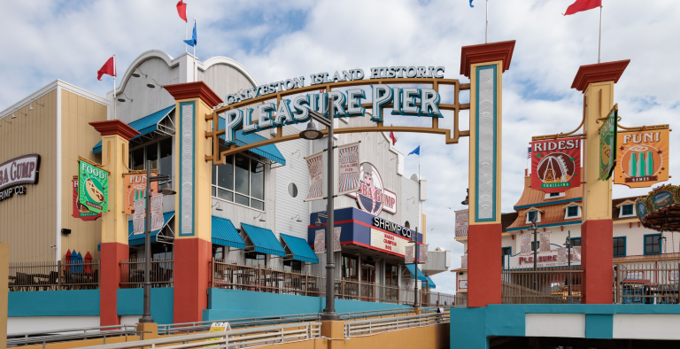 Riders Left Dangling After Texas Roller Coaster Breaks Down on 100-Foot ...