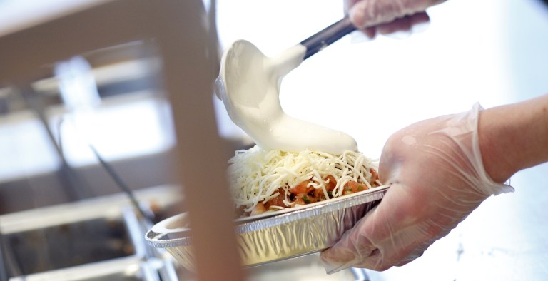 Chipotle Customer Wanted by Police for Throwing Burrito Bowl in Worker ...