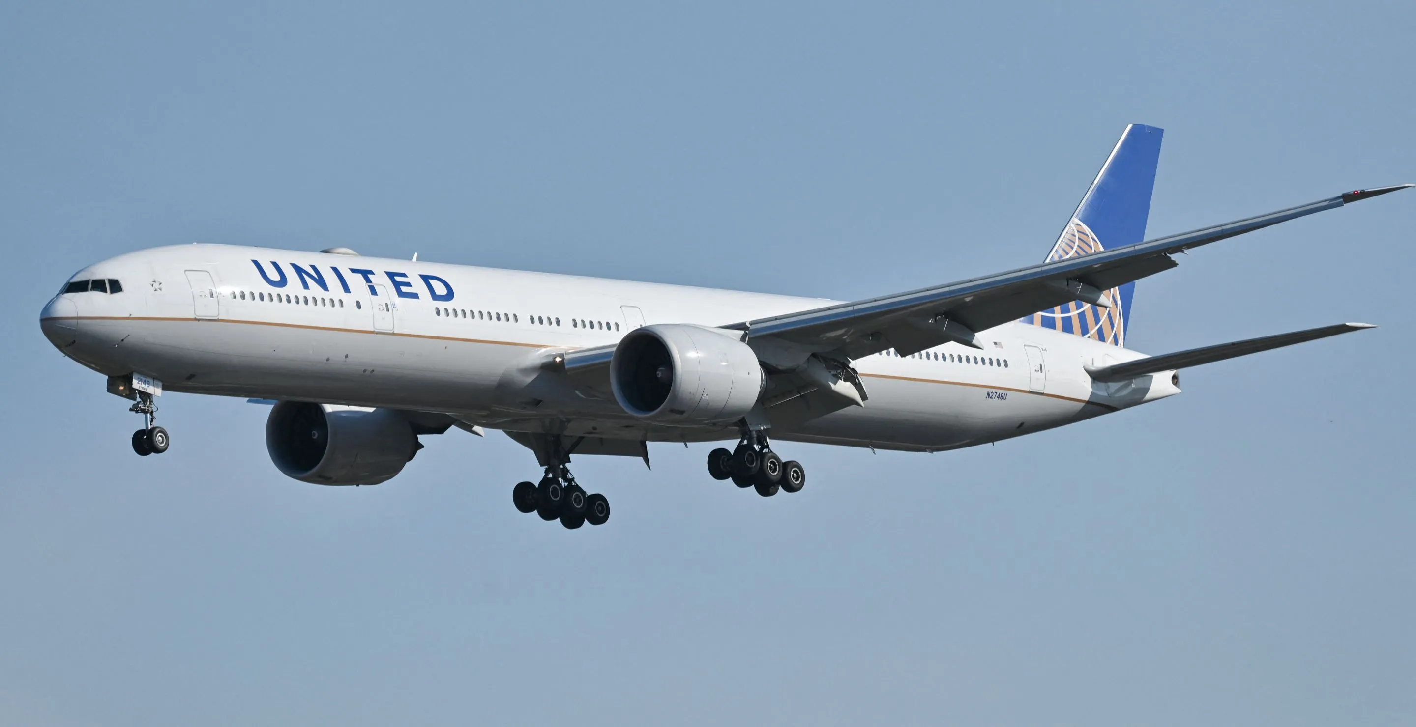 United Airlines Passenger Tries to Open Door at 36,000 Feet