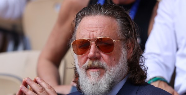 Russell Crowe Has Tense Moment With Fans Seeking Autographs - Wide Open ...