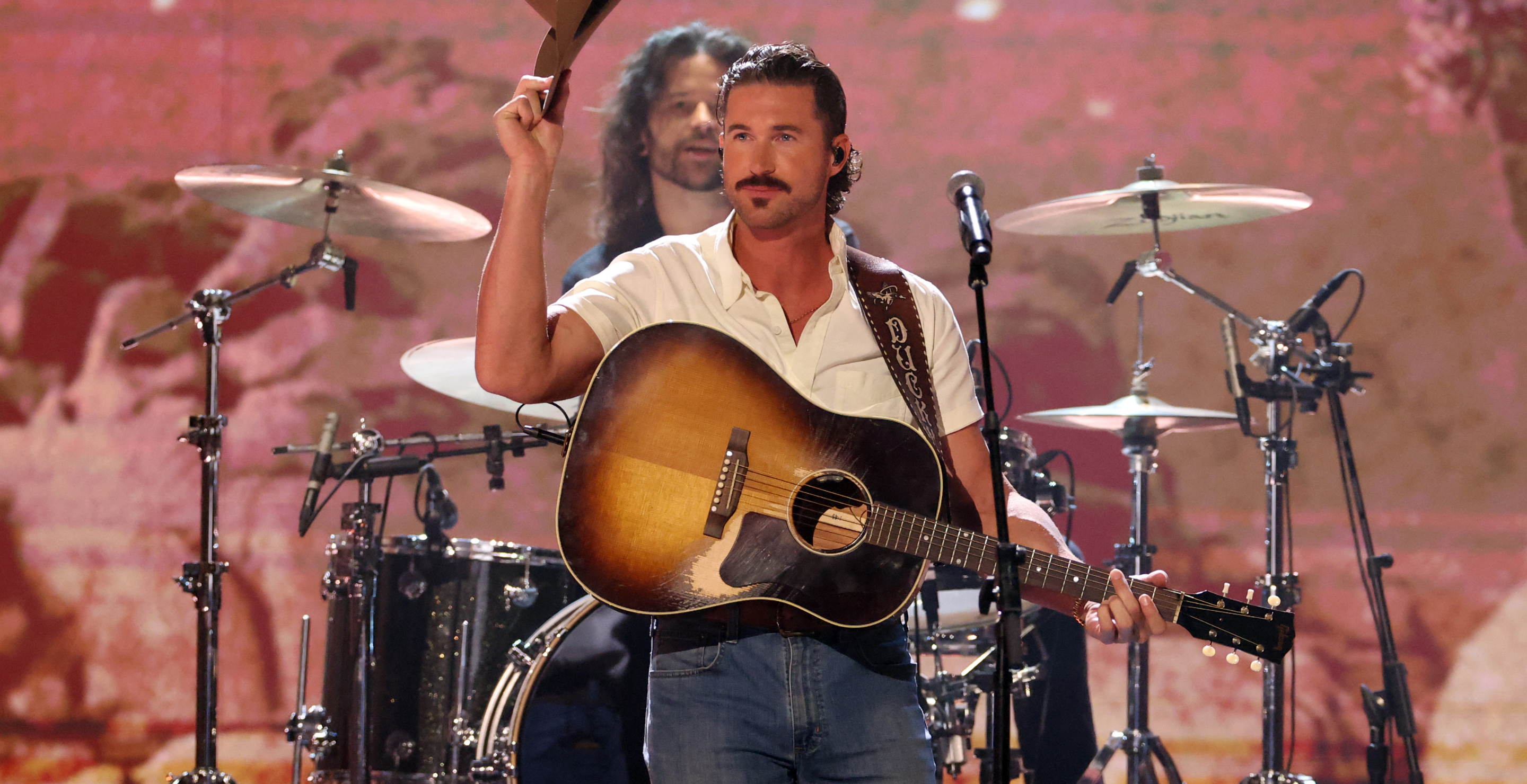 Country Singer Explains Why He Tries To Keep Shows Apolitical - Wide ...
