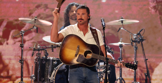 Country Singer Explains Why He Tries To Keep Shows Apolitical - Wide ...