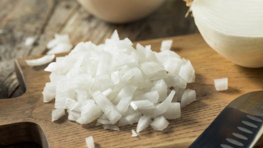 Watch How Easy it is to Chop an Onion In Only 6 Steps