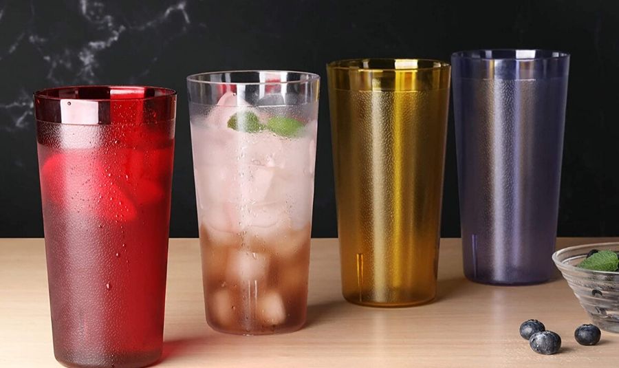Plastic Tumblers: The Red and Blue Cups Known as "Pizza Hut Cups"
